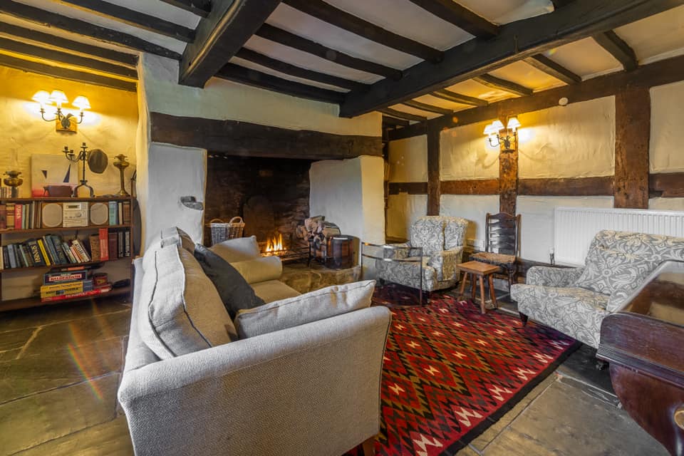 luxury-farmhouse-barns-with-hot-tub