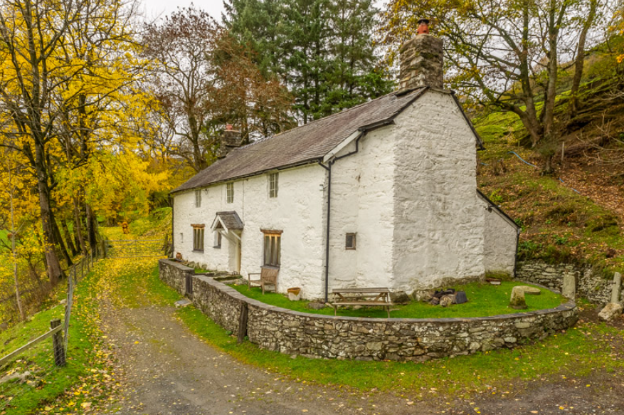 luxury-farmhouse-barns-with-hot-tub