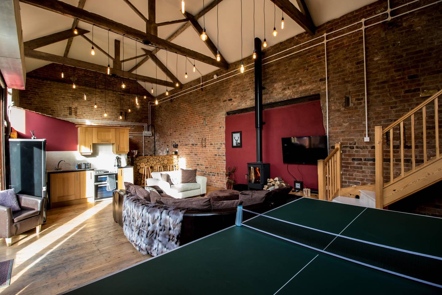 Amazing Exclusive Use Converted Barn with Hot tub & Bar in York (Sleeps ...