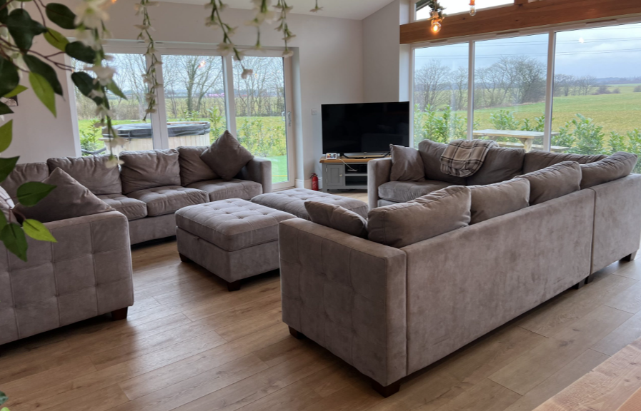 Gorgeous Liverpool Farmhouse sleeping 19 - Mojito Events