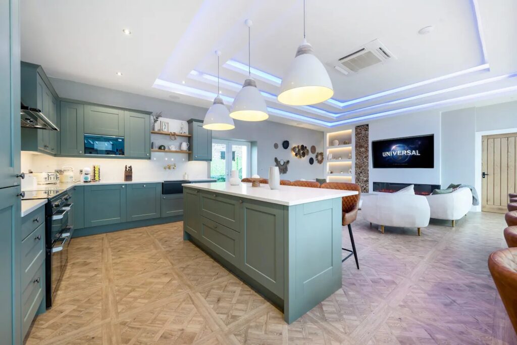 Beachside Manor House Lancashire | Sleeps 20 | Mojito Events