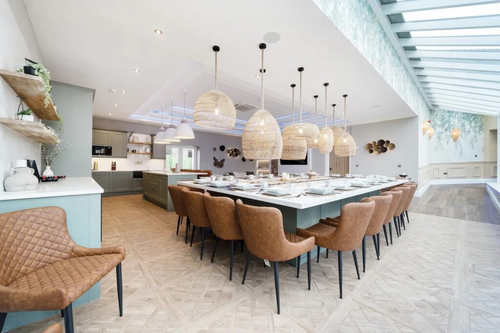 Beachside Manor House Lancashire | Sleeps 20 | Mojito Events