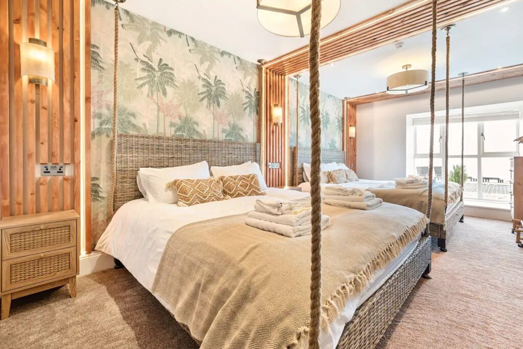 Beachside Manor House Lancashire | Sleeps 20 | Mojito Events