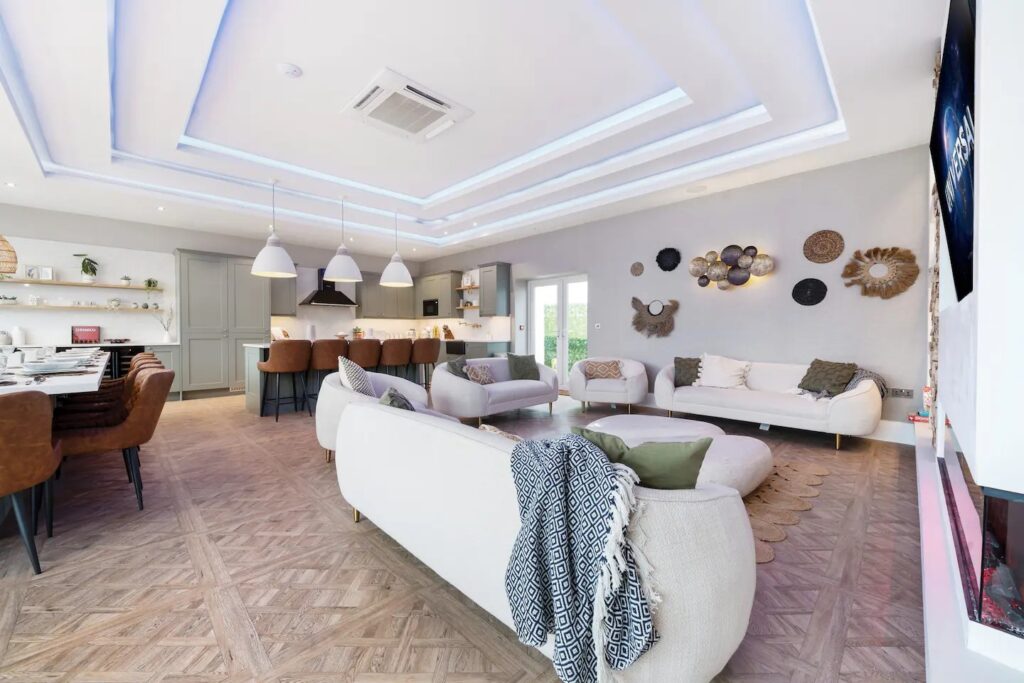 Beachside Manor House Lancashire | Sleeps 20 | Mojito Events