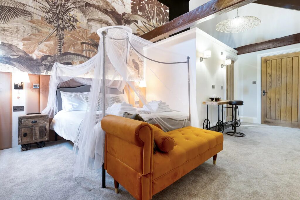 Beachside Manor House Lancashire | Sleeps 20 | Mojito Events