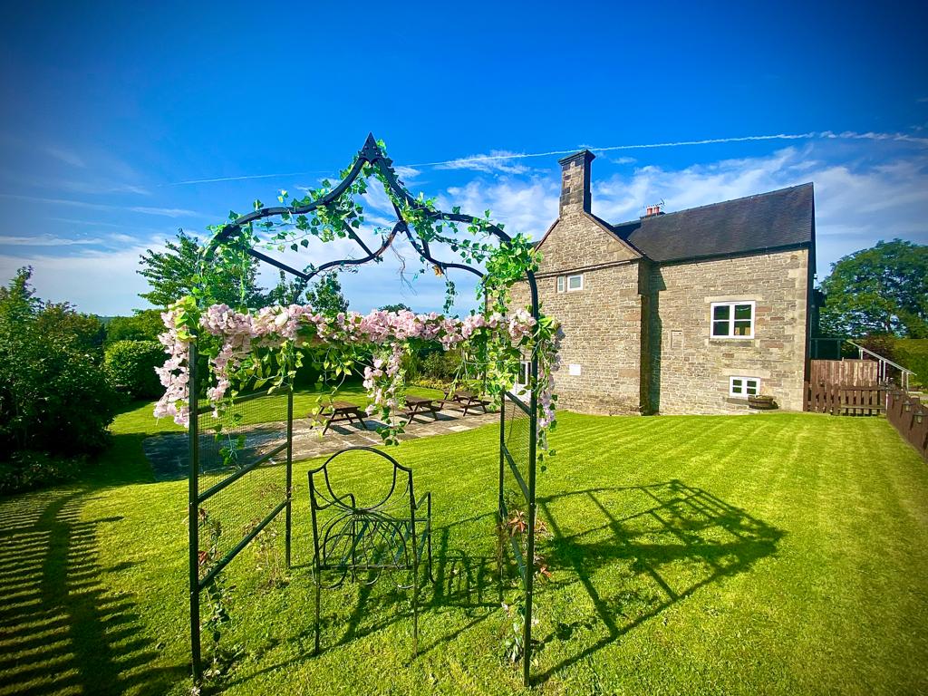 [3916] Gorgeous Hall & Barn Conversion with 2 Hot Tubs In The Peak District [40 Guests] | Mojito ...